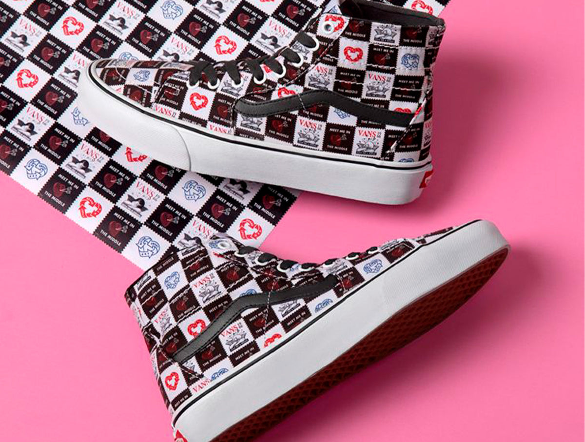 Zapatilla Vans Sk8-Hi Tapered (Love Letters) Mujer Negro - Real Kicks